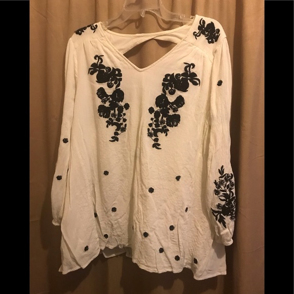 Denim&Co | Tops | Denim Co 2w Gauzy White Back Cutout With Floral Black ...
